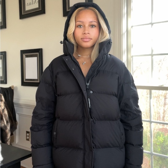 Aritzia | Jackets & Coats | Aritzia Superpuff Black Puffer Jacket ...
